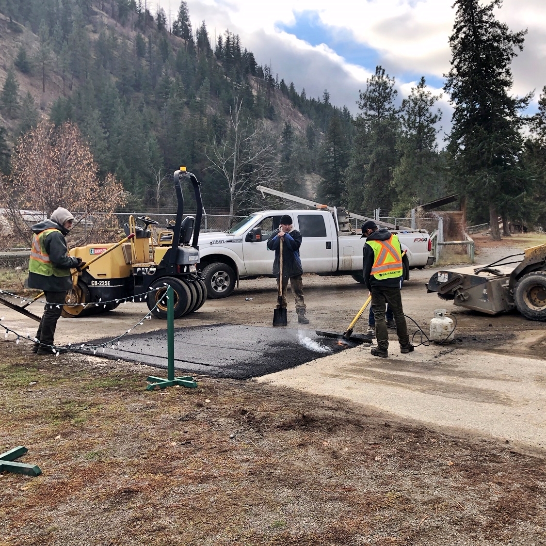 Dawson Construction paving crew volunteers skills at the BC Wildlife ...