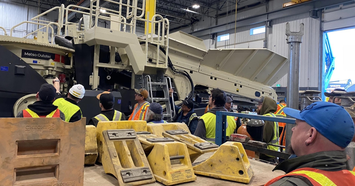 Dawson Construction crushing crew attends repair and maintenance course ...